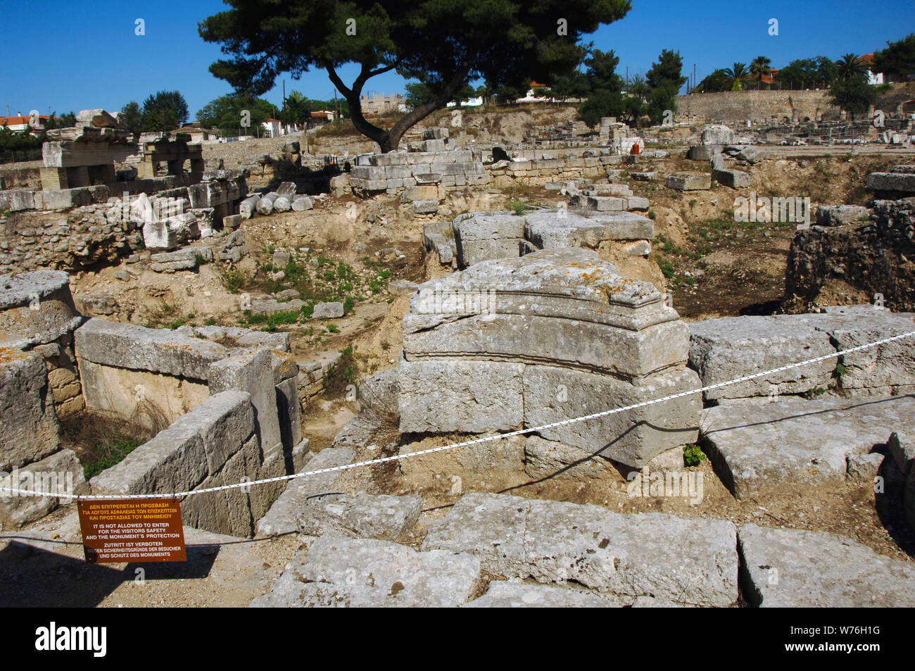 La Grèce. Ancienne Corinthe (polis). Ruines de la paroi de l'triglyphes ...
