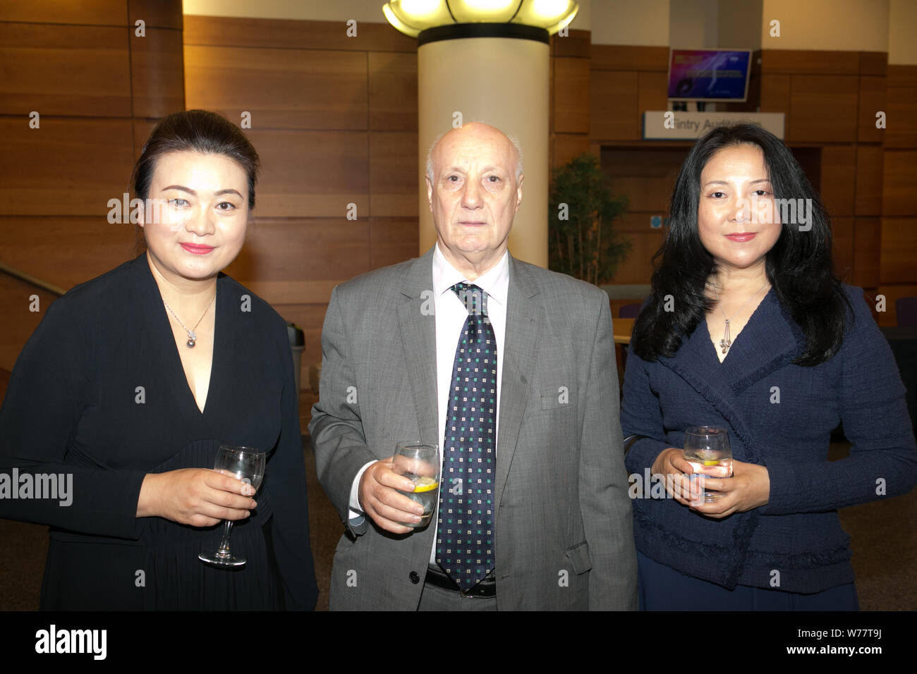 L r jennifer Banque de photographies et d’images à haute résolution - Alamy