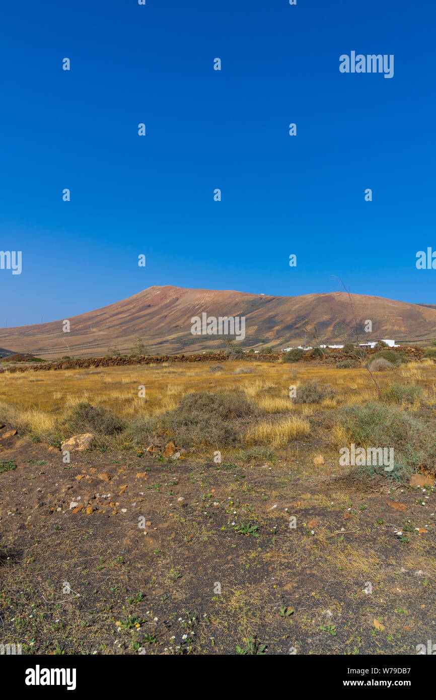 Volcan rouge Banque de photographies et d’images à haute résolution - Alamy