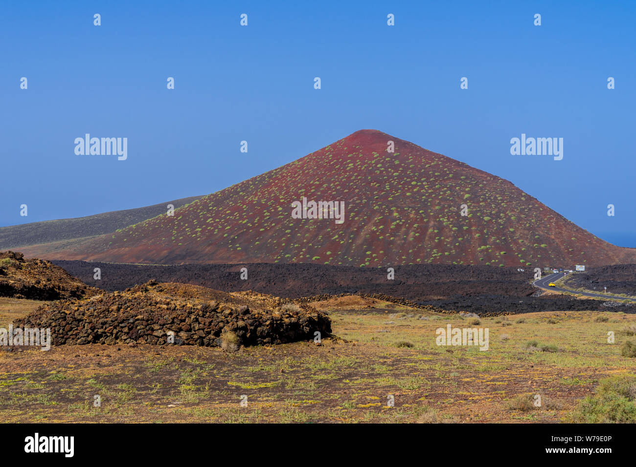 Volcan rouge Banque de photographies et d’images à haute résolution - Alamy