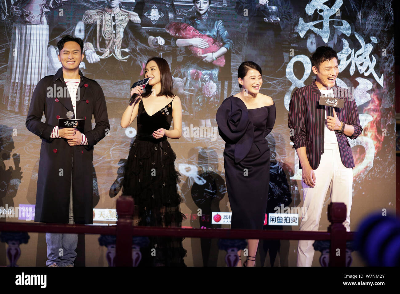 (De gauche) Hong Kong acteur Julian Cheung, chanteuse et actrice ...