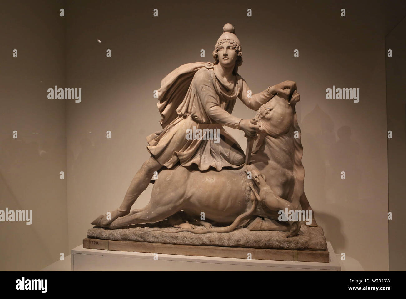 Statue of mithras Banque de photographies et d’images à haute ...