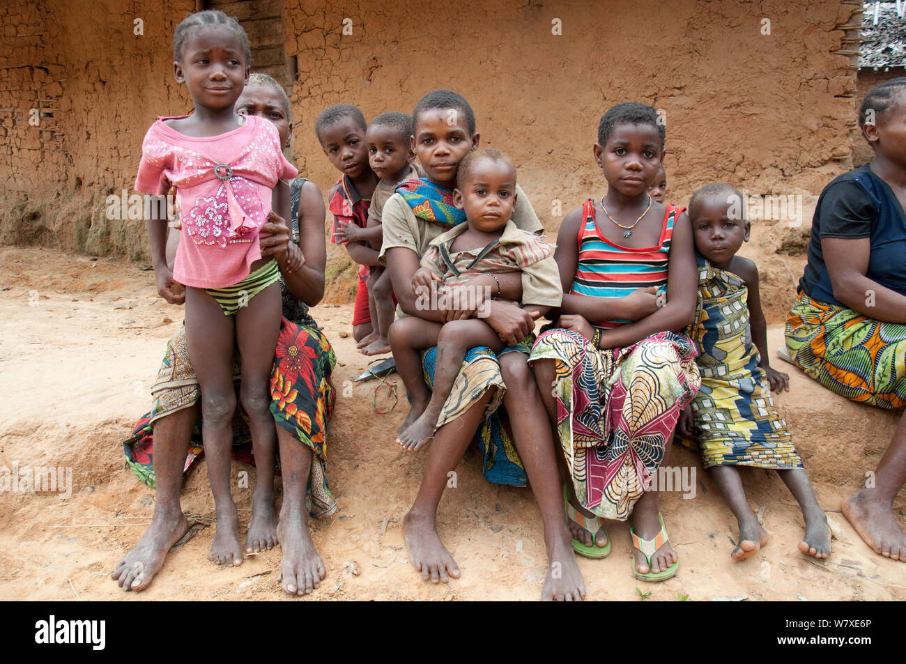 Pygmy Village Photos & Pygmy Village Images - Alamy