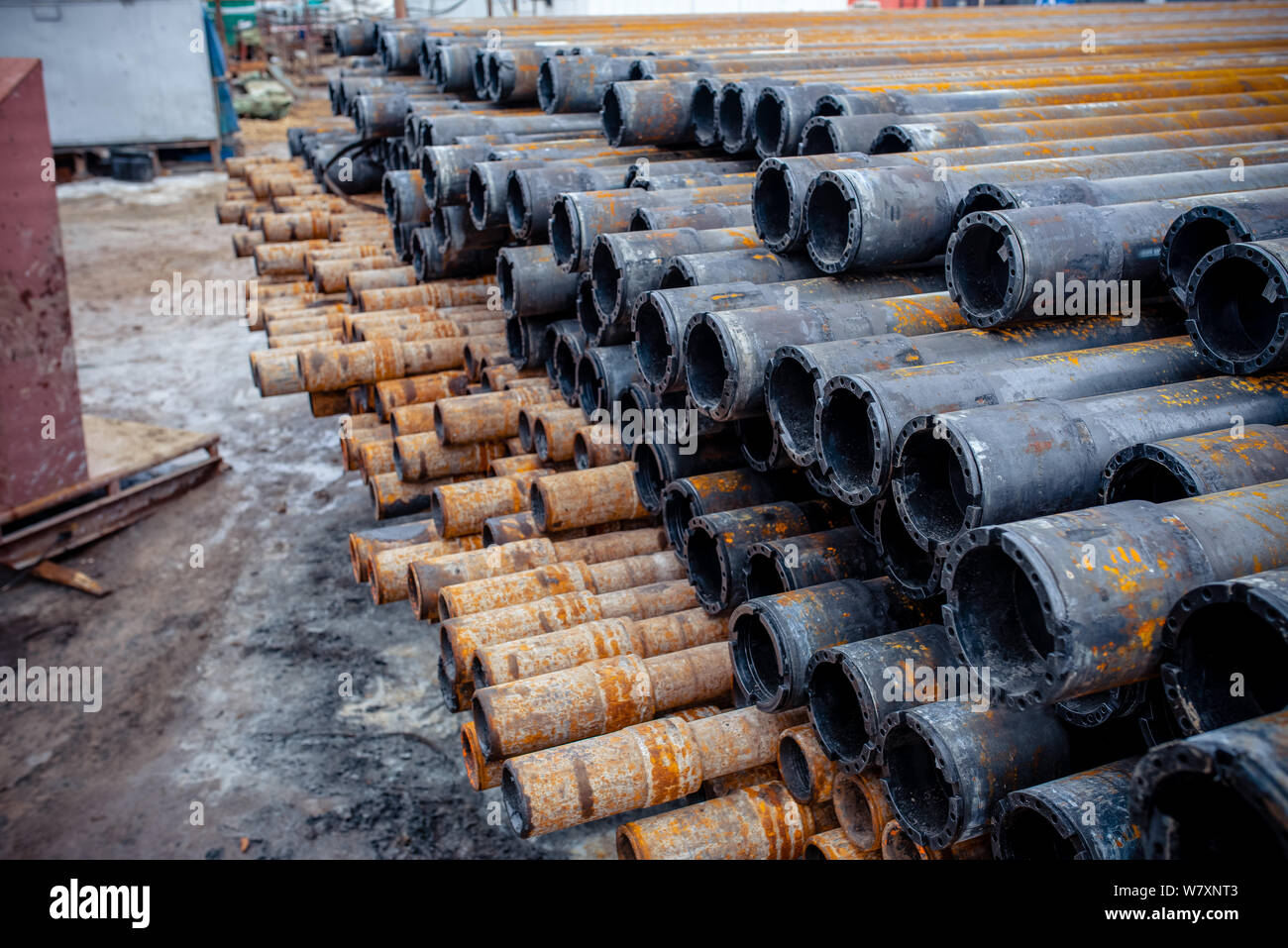 De Forage de plateformes pétrolières. Pile de caissons pour puits de ...