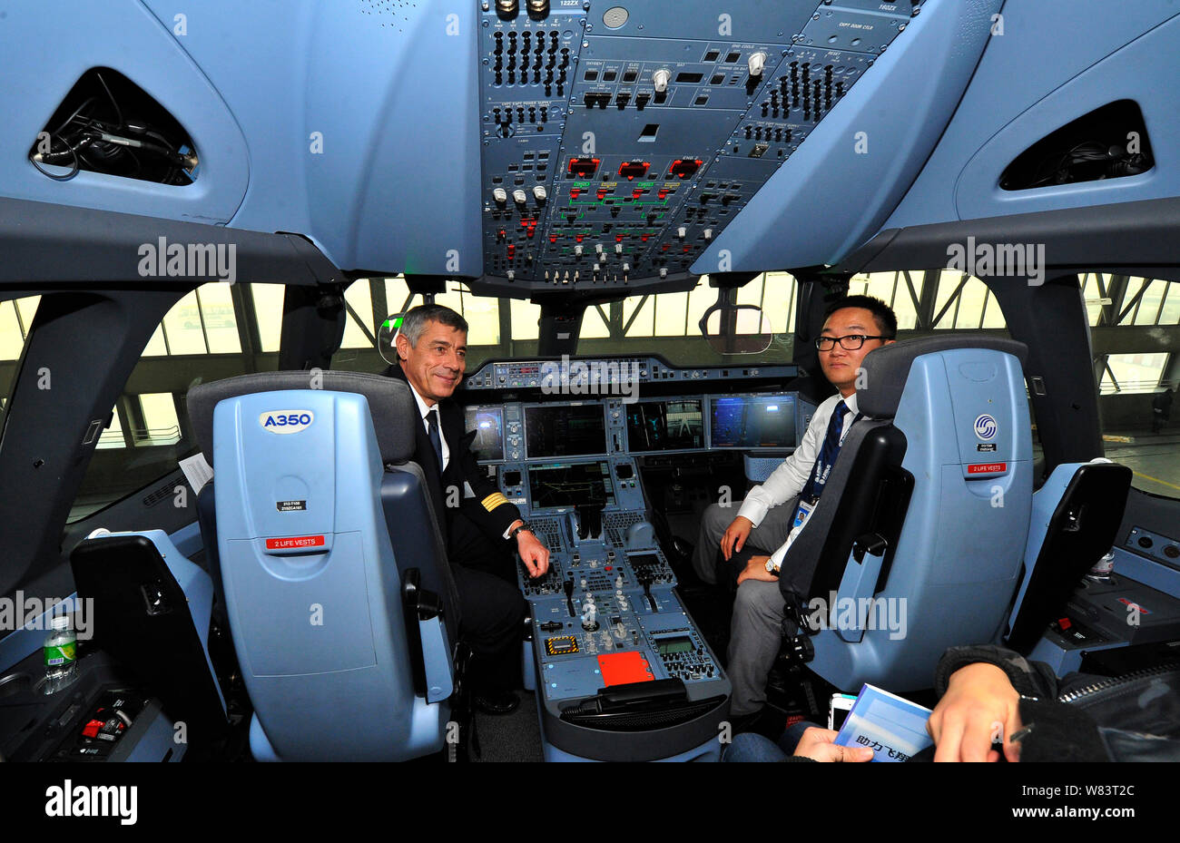 Airbus a350 cockpit Banque de photographies et d’images à haute ...