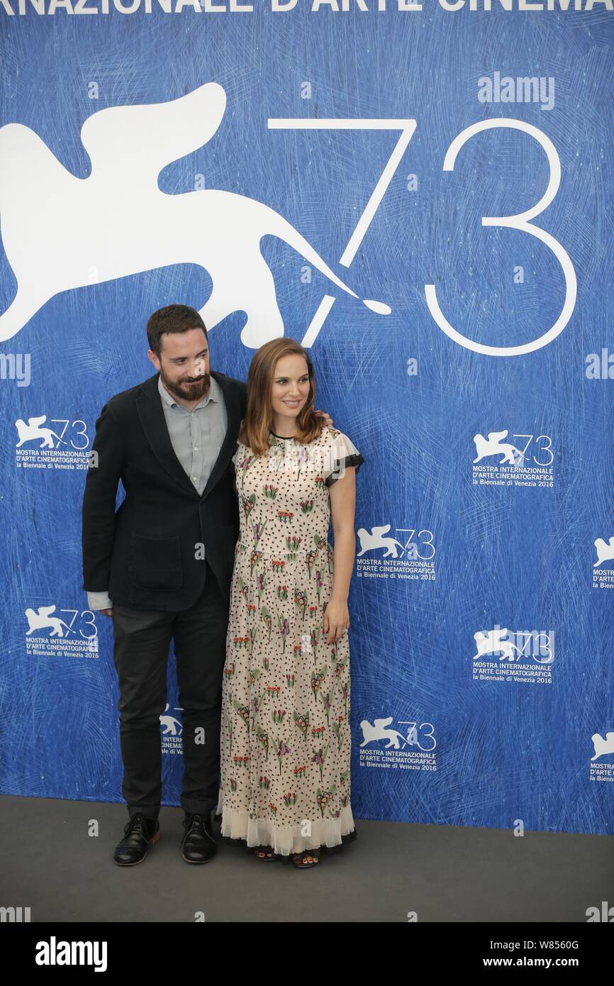 L'actrice Américaine Natalie Portman, droite, et Chilien Pablo Larrain ...