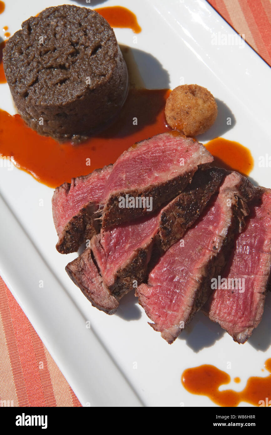 Steak de filet cuit Banque de photographies et d’images à haute ...