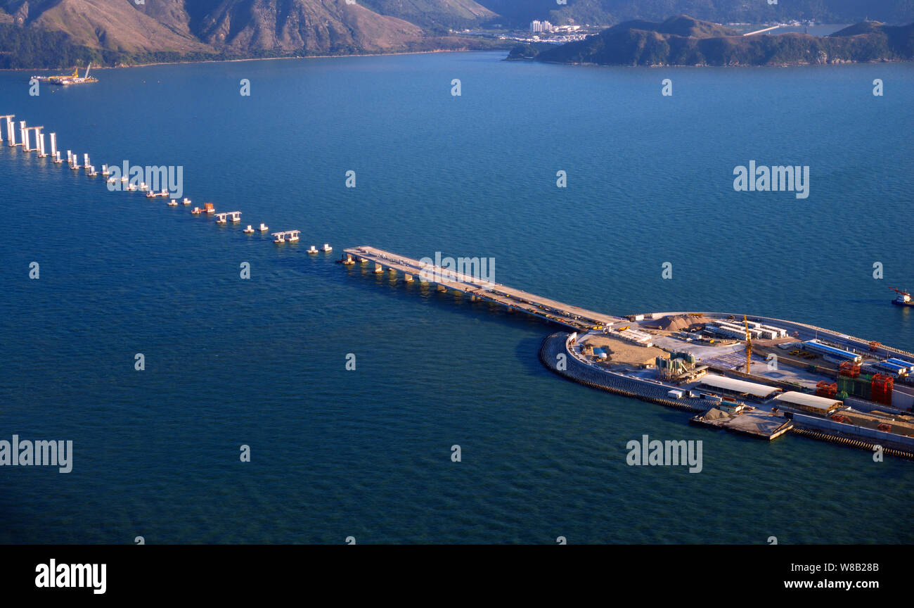 Pont de poutre caisson en acier Banque de photographies et d’images à ...