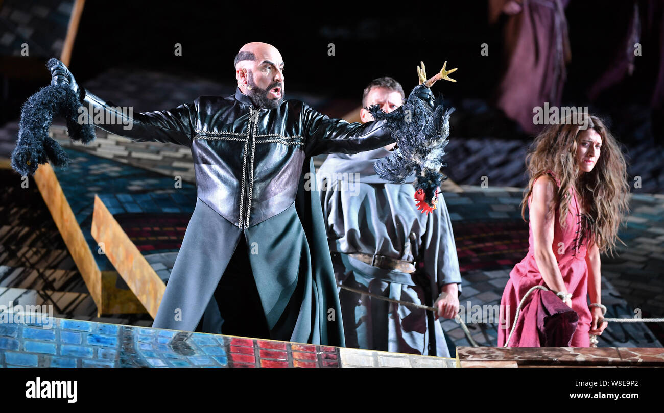 Eva rose Banque de photographies et d’images à haute résolution - Alamy