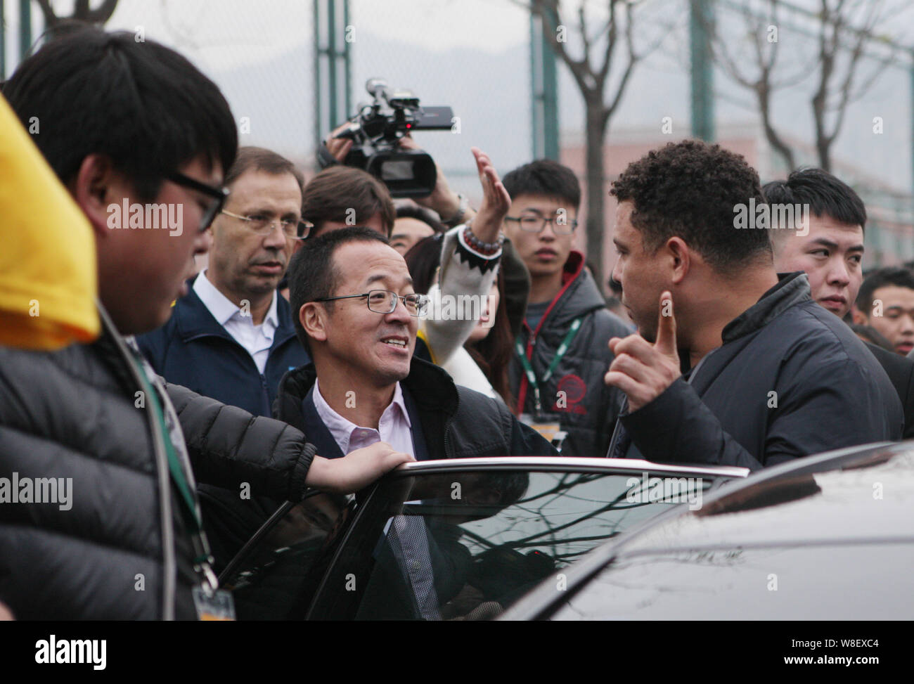 La star brésilienne du football Ronaldo Luis Nazario de Lima, droit ...