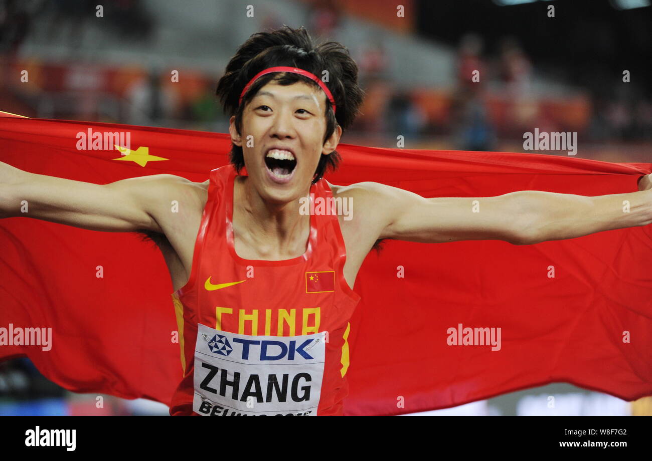 La Chine Zhang Guowei célèbre après avoir remporté la médaille d'argent ...