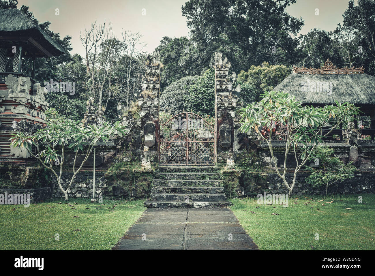 Temple pura luhur batukau Banque de photographies et d’images à haute ...
