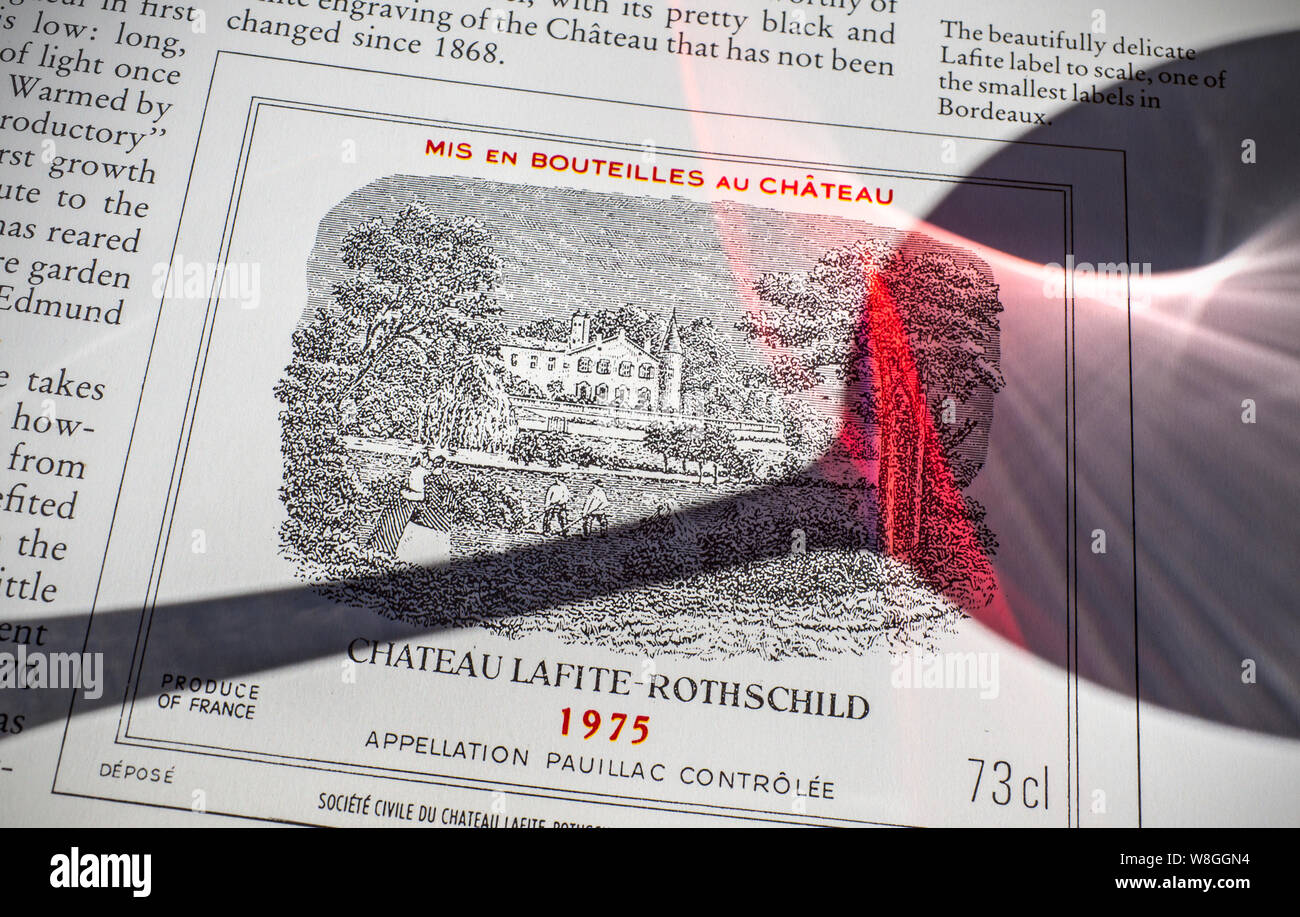 Label du premier cru château lafite rothschild 1975 Banque de ...