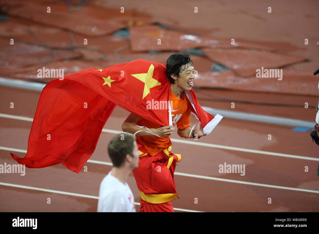 La Chine Zhang Guowei célèbre après avoir remporté la médaille d'argent ...