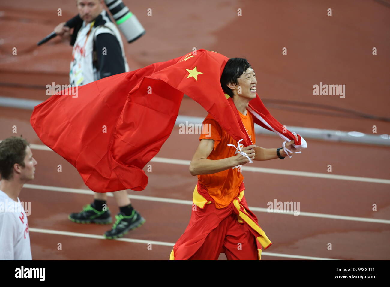 La Chine Zhang Guowei célèbre après avoir remporté la médaille d'argent ...