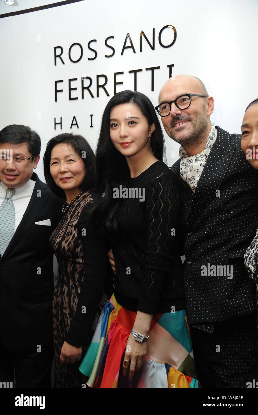 L'actrice chinoise Fan Bingbing pose avec l'exécutif de Rossano ...