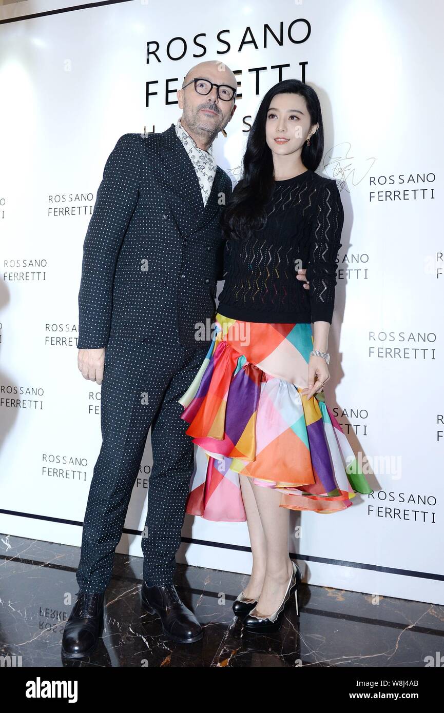 L'actrice chinoise Fan Bingbing (droite) pose avec l'exécutif de ...