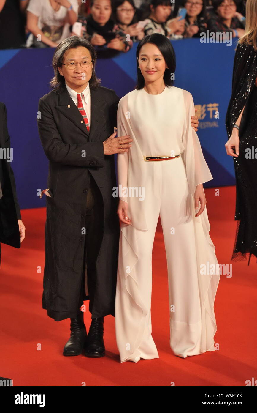L'actrice chinoise Zhou Xun, droite, et Hong Kong directeur Peter Chan ...