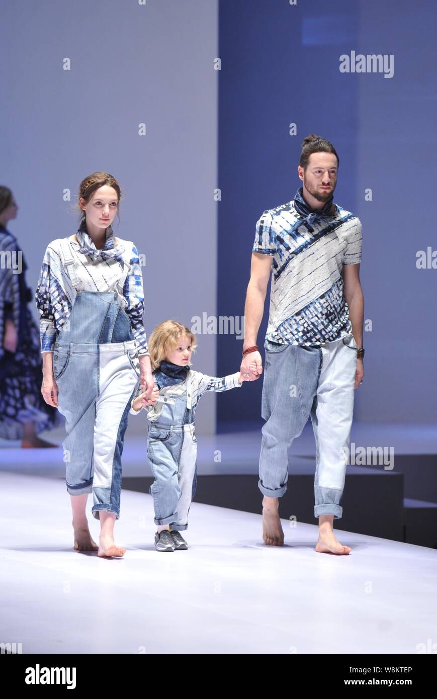 Modèles affichent de nouvelles créations au Fashion Show de l'âme ...