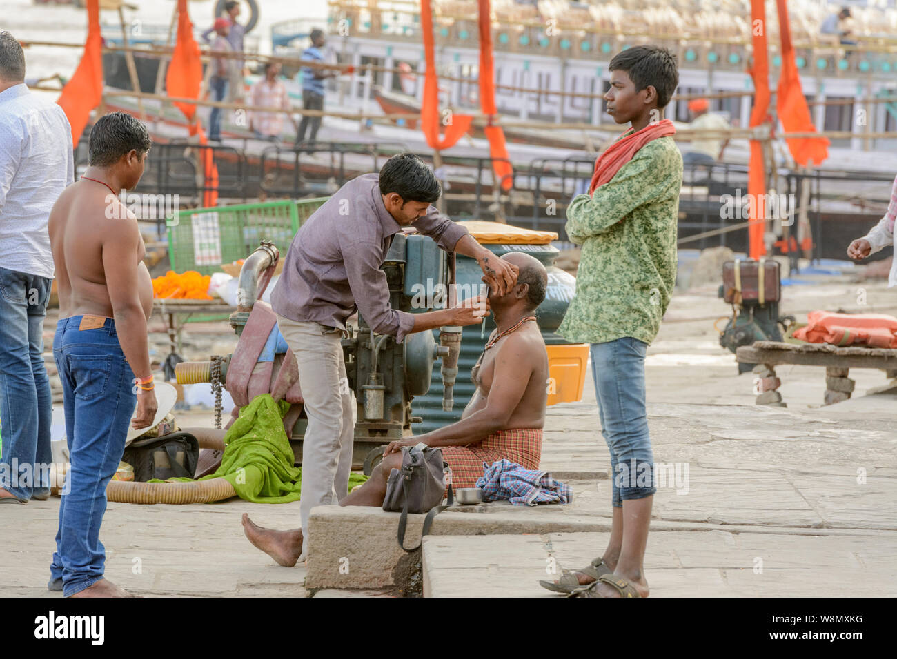 Indian barber Banque de photographies et d’images à haute résolution ...