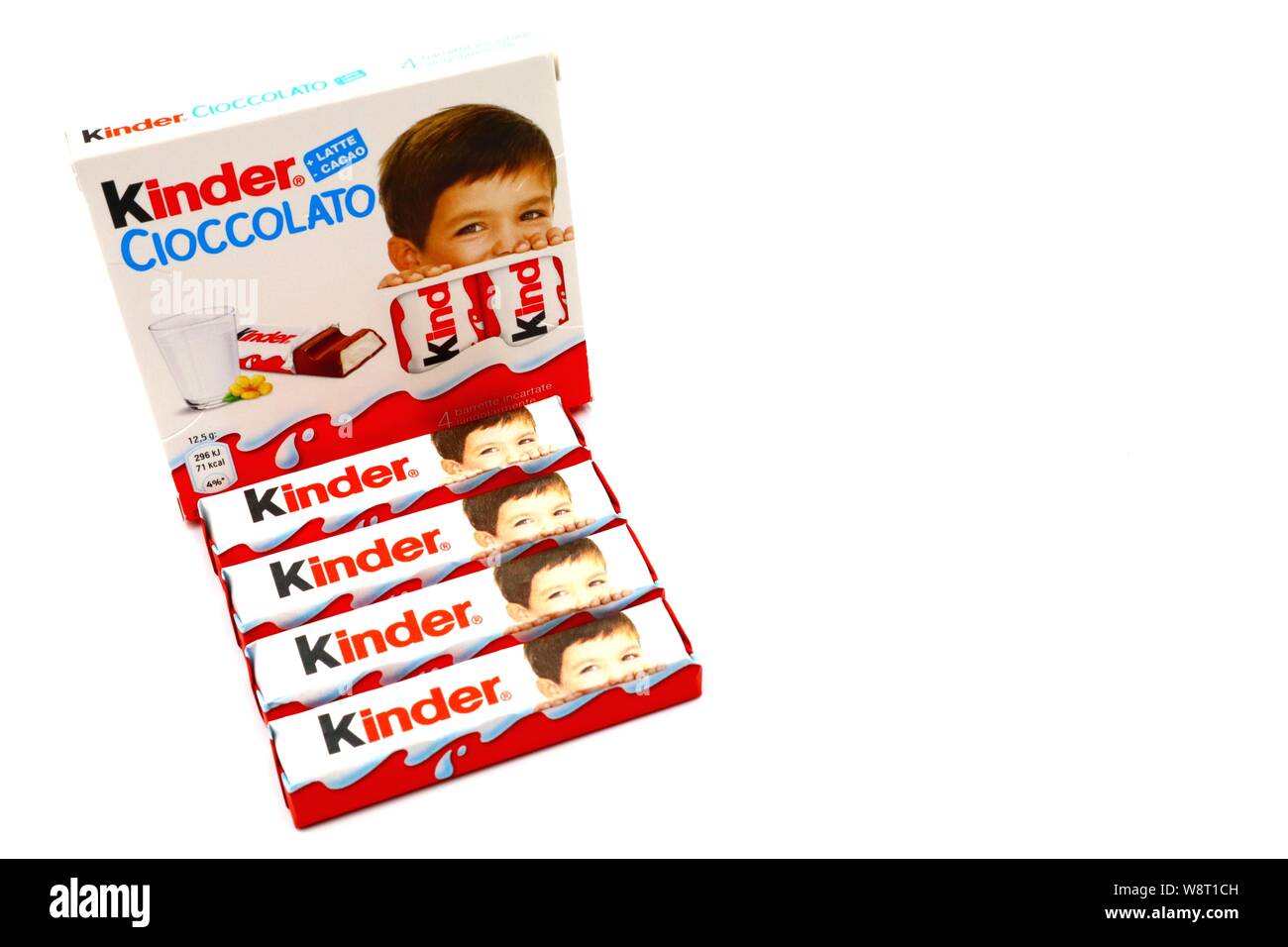 Kinder surprise chocolat Banque d'images détourées - Page 3 - Alamy