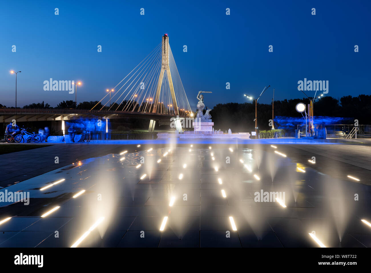 La Pologne, la ville de Varsovie, de brouillard d'eau Fontaine sur pied ...