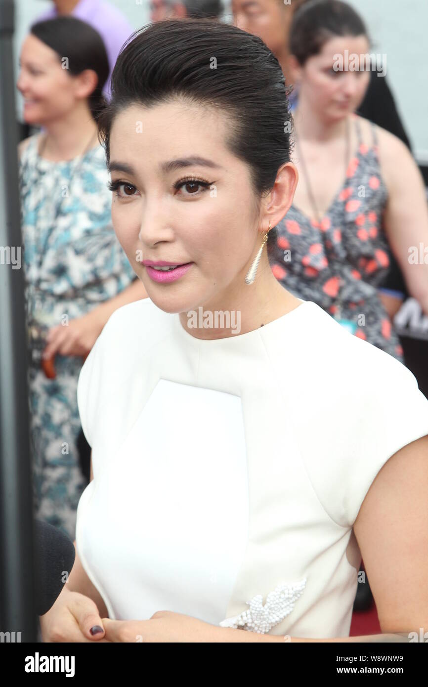 L'actrice chinoise Li Bingbing arrive sur le tapis rouge pour la ...