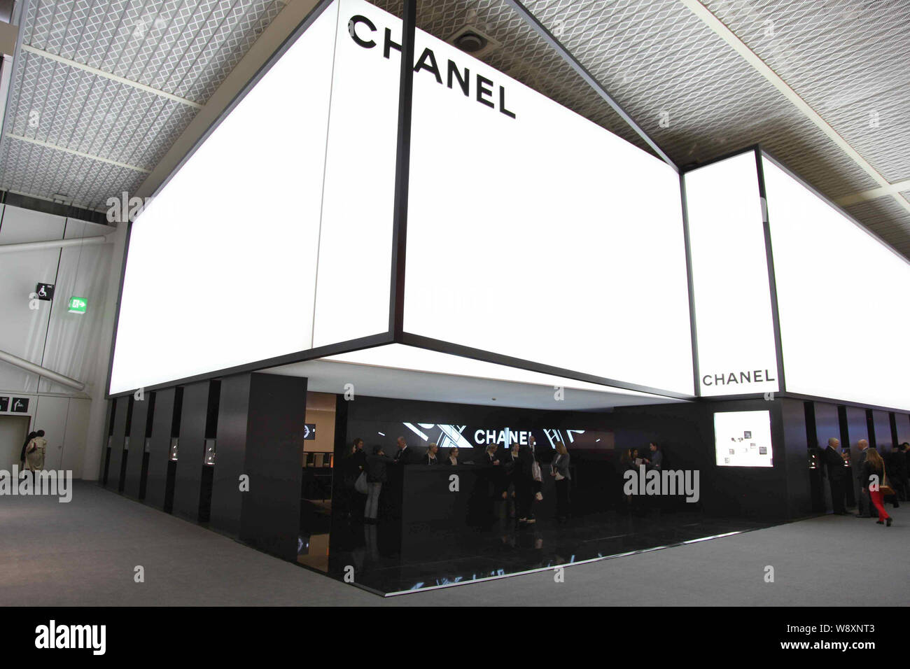 Stand chanel Banque de photographies et d’images à haute résolution - Alamy