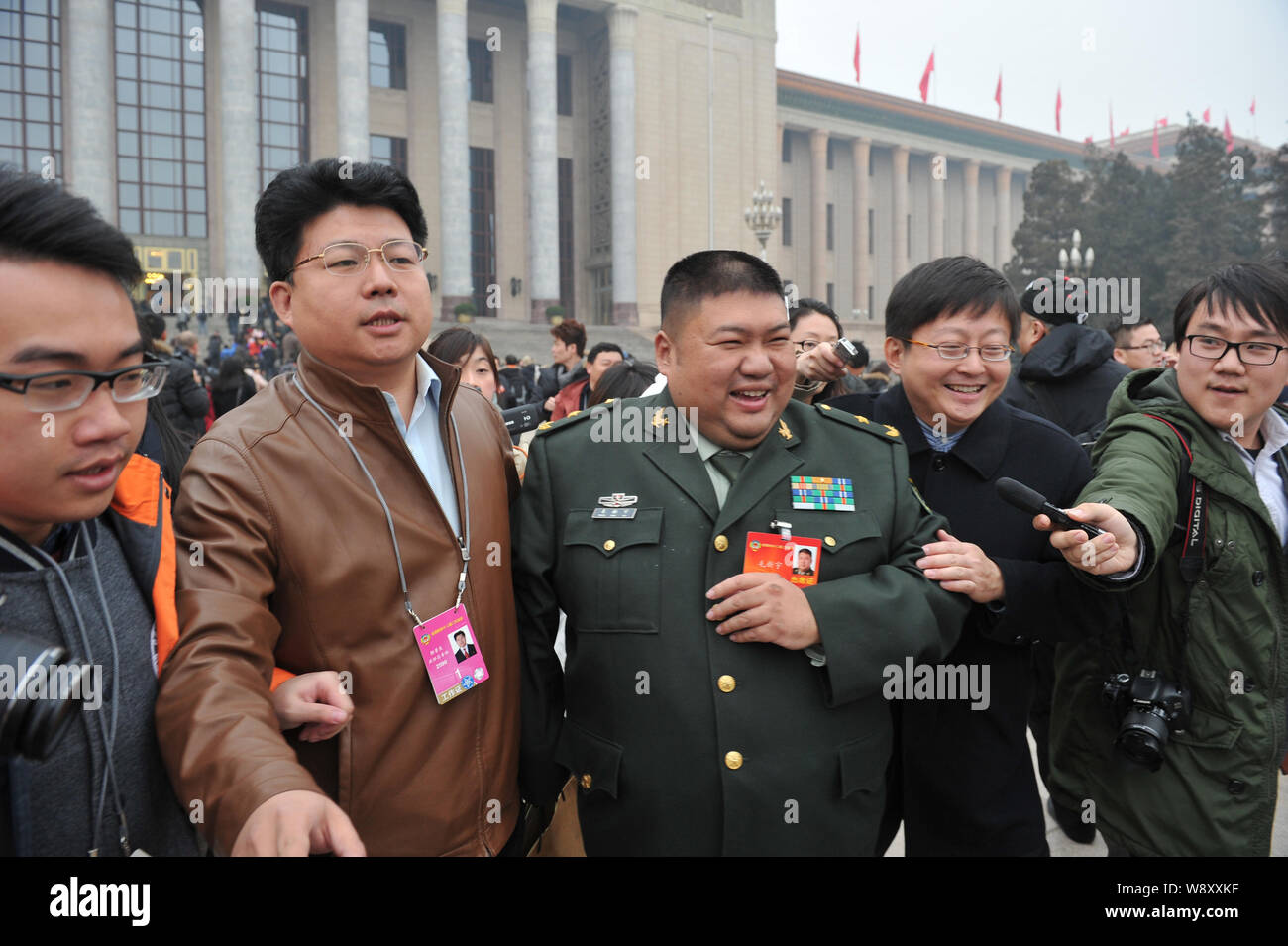 Général chinois Mao Xinyu, centre, le petit-fils de Mao Zedong, est ...