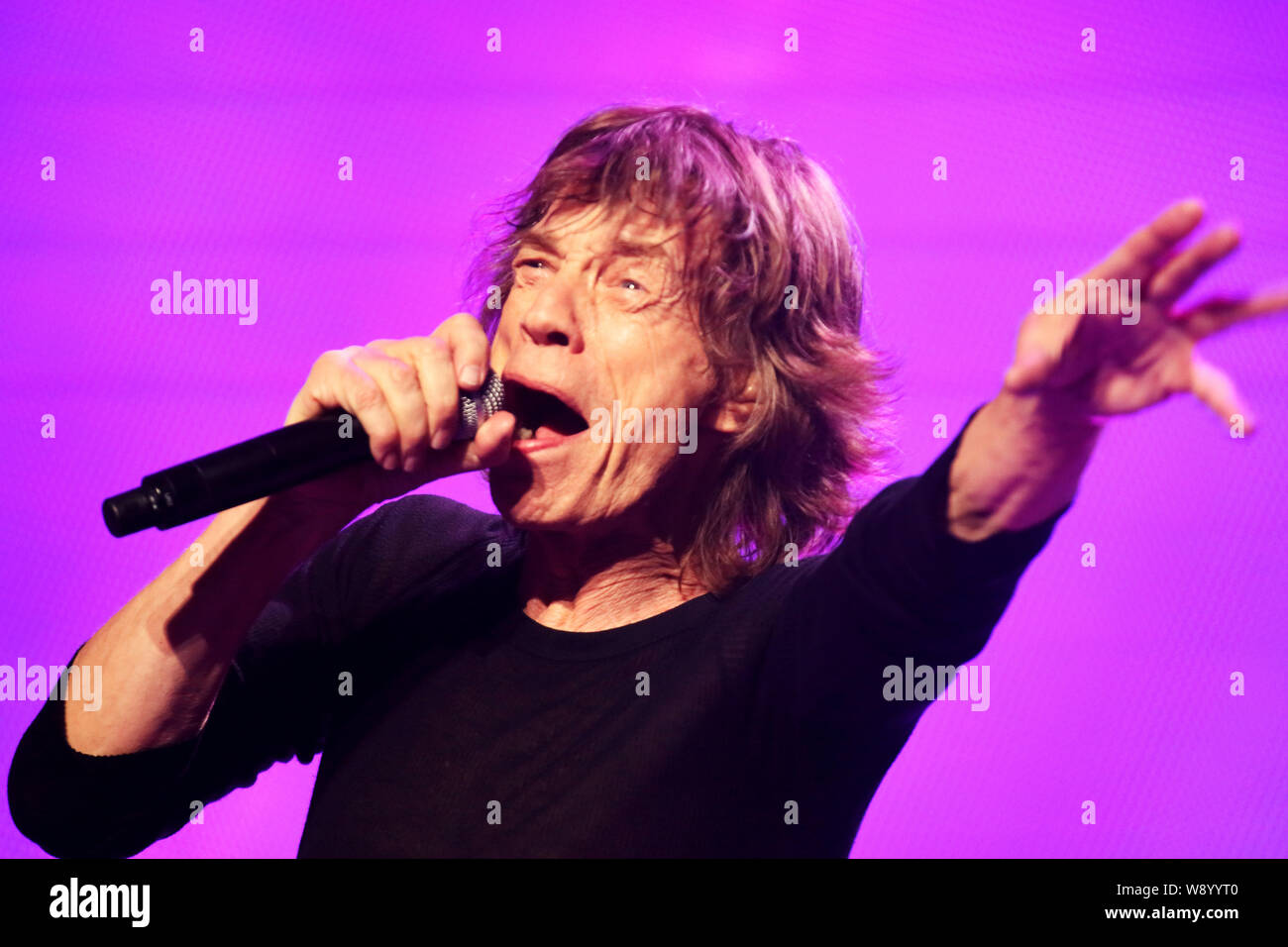 Mick Jagger du groupe de rock anglais The Rolling Stones en prestation ...