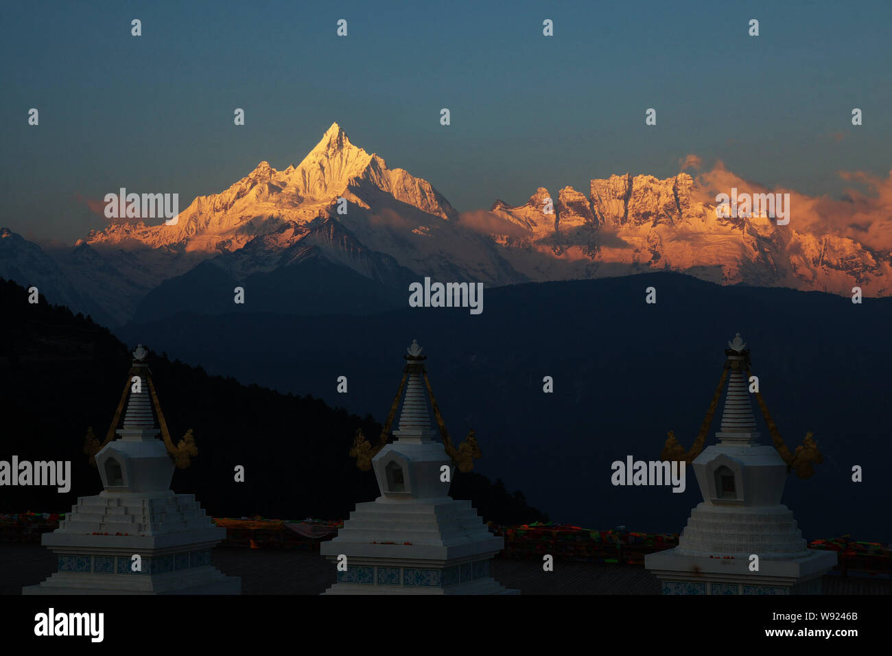 Kawagebo peak Banque de photographies et d’images à haute résolution ...