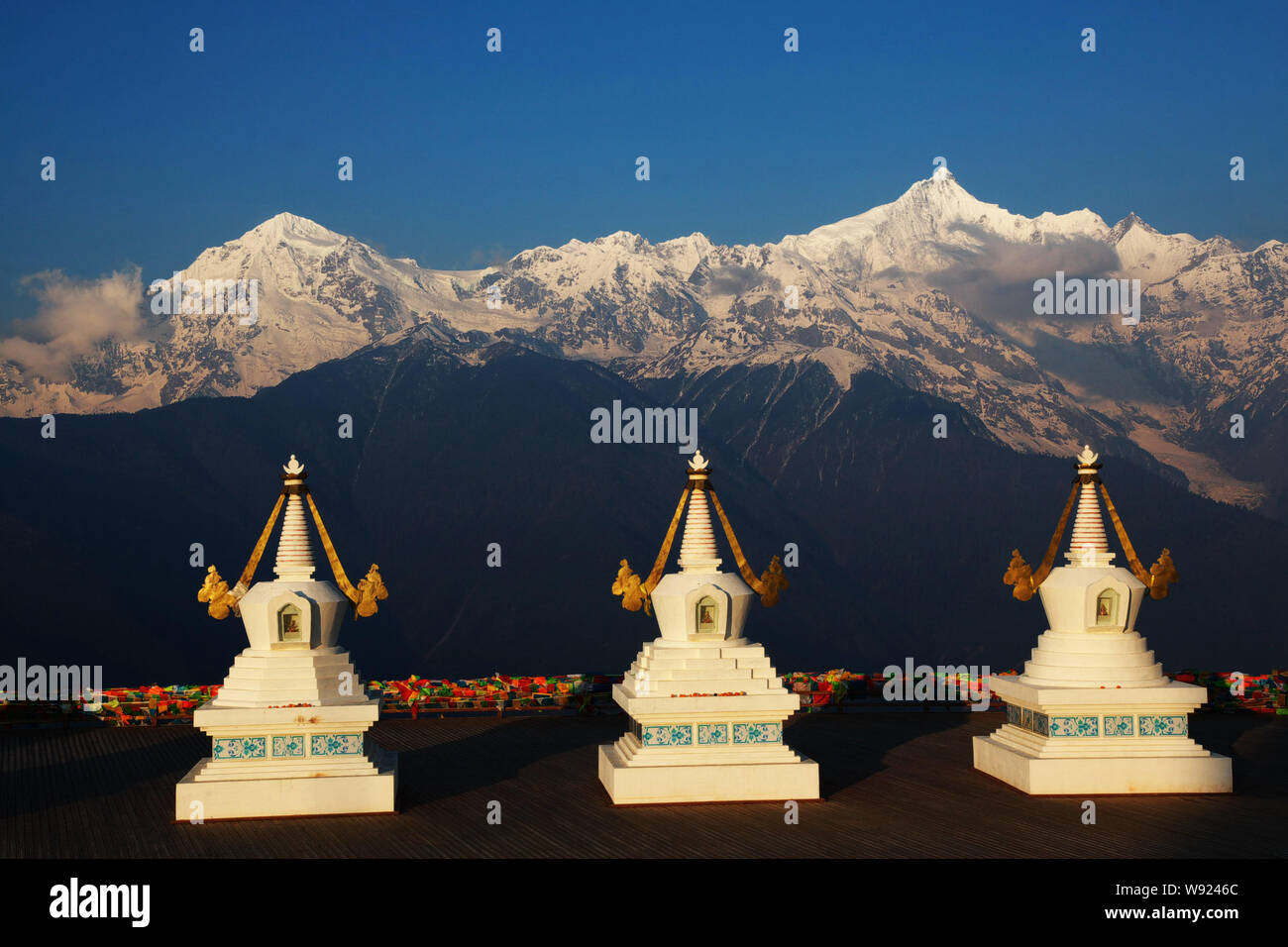 Kawagebo peak Banque de photographies et d’images à haute résolution ...