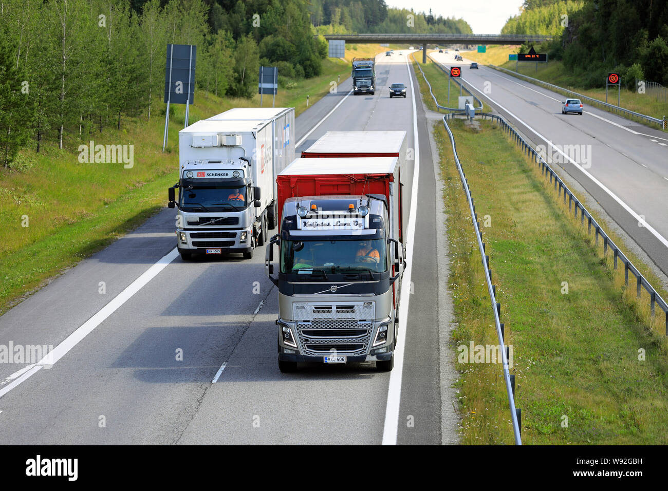 Camions de transport Banque de photographies et d’images à haute ...