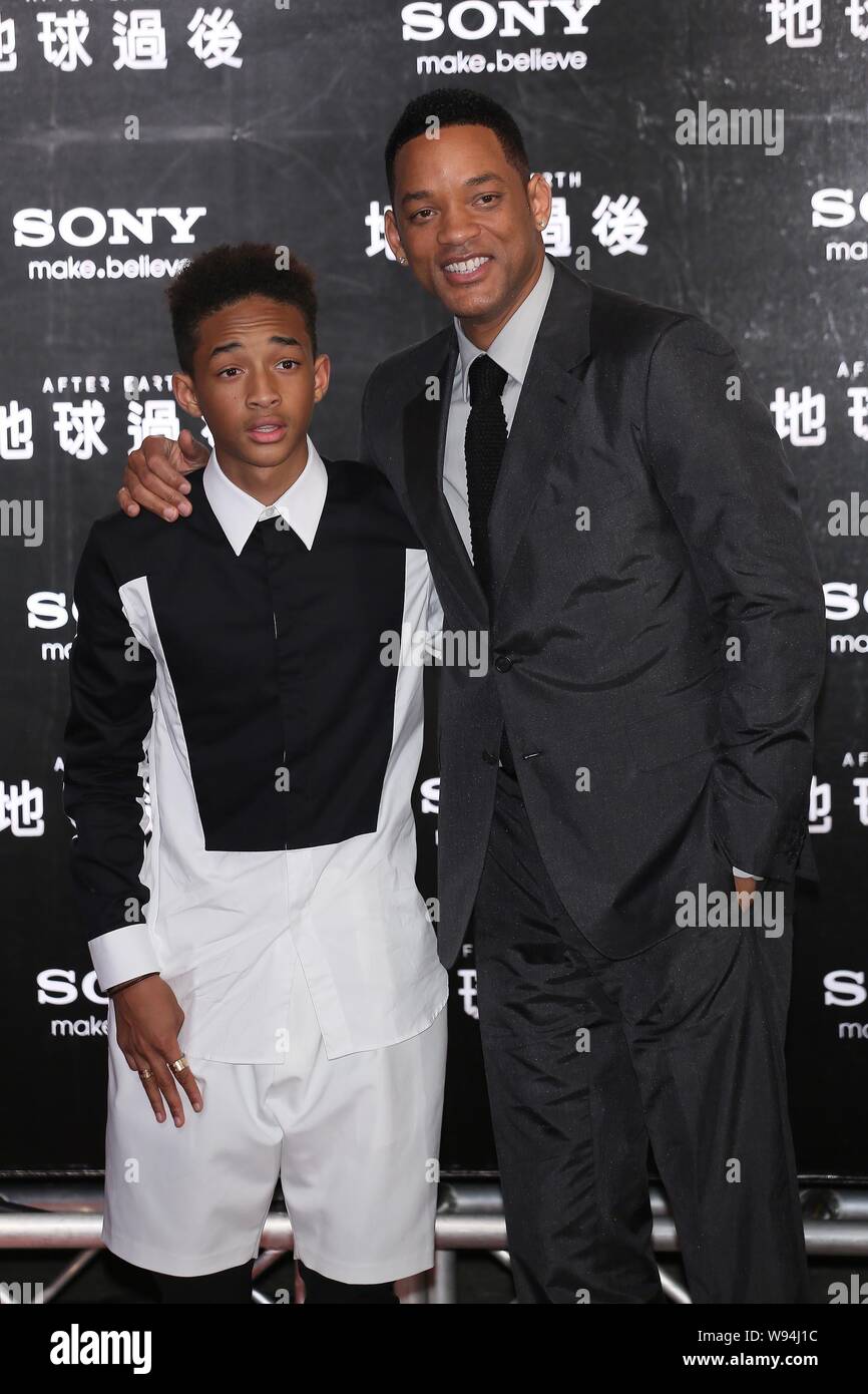 L'acteur américain Will Smith (à droite) et son fils Jaden Smith posent ...