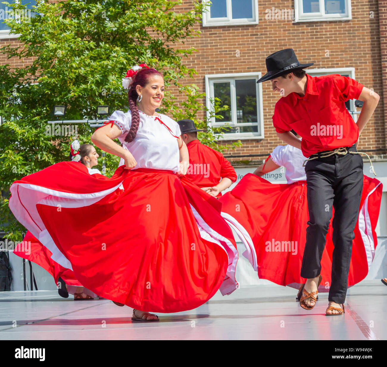 Danseurs de Costa Rica se produisant au Festival International de ...