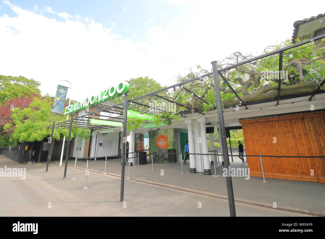 London zoo entrance Banque de photographies et d’images à haute ...