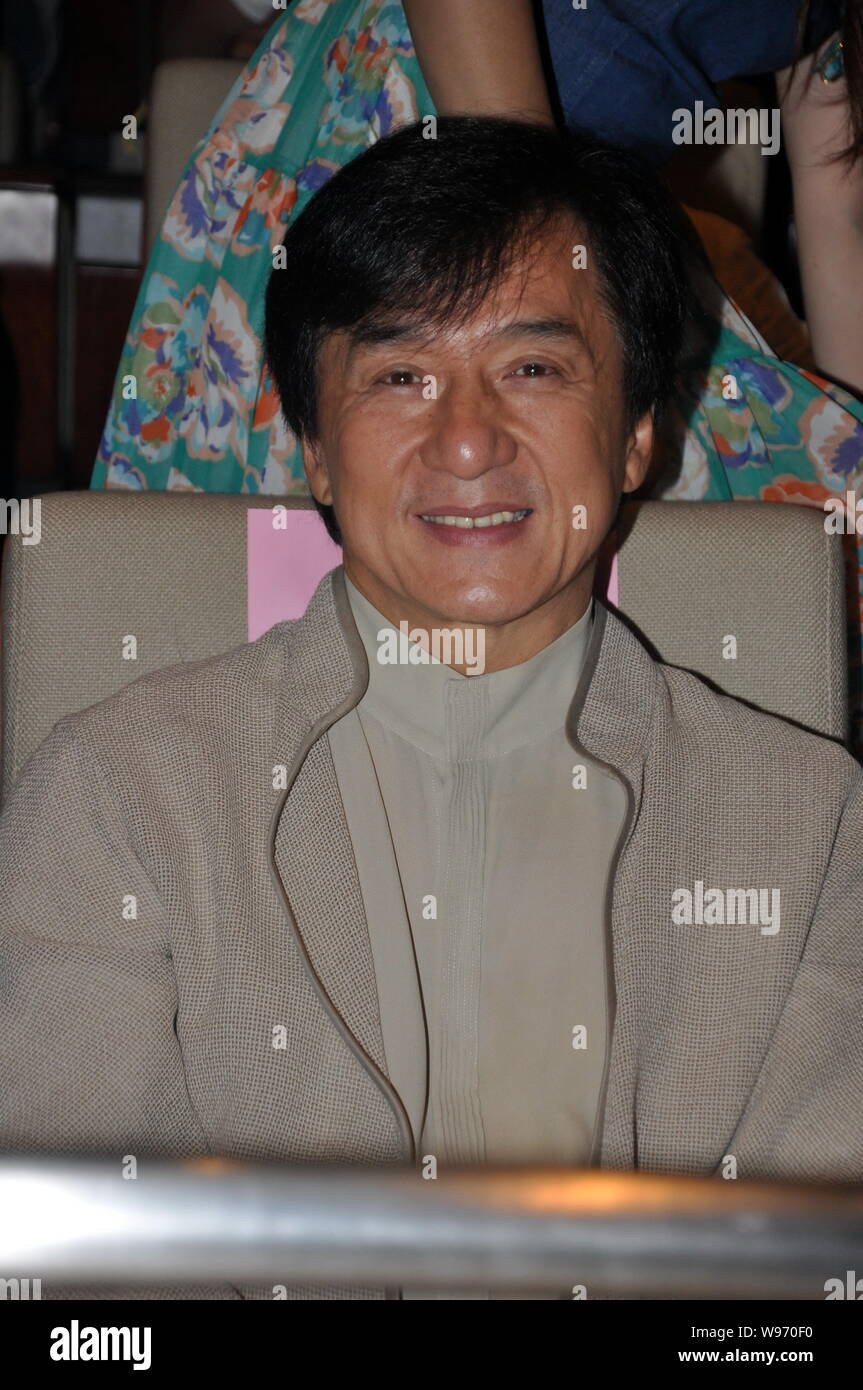 Superstar kungfu Hong Kong Jackie Chan sourit au cours de la conférence ...