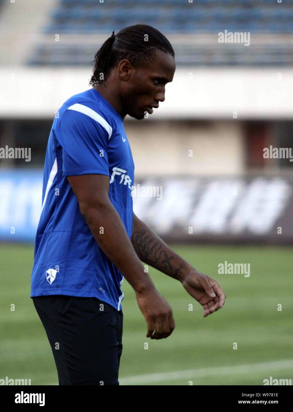 Shanghai Shenhuas player Didier Drogba est photographié au cours d'une ...