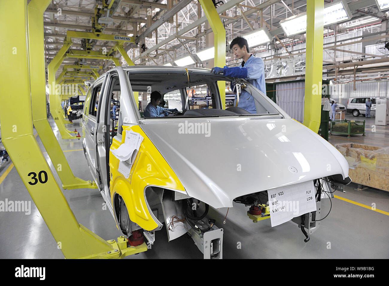 Usine Daimler Benz Banque d'image et photos - Alamy