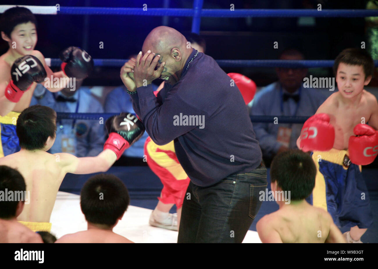 Mike tyson jeune Banque de photographies et d’images à haute résolution ...