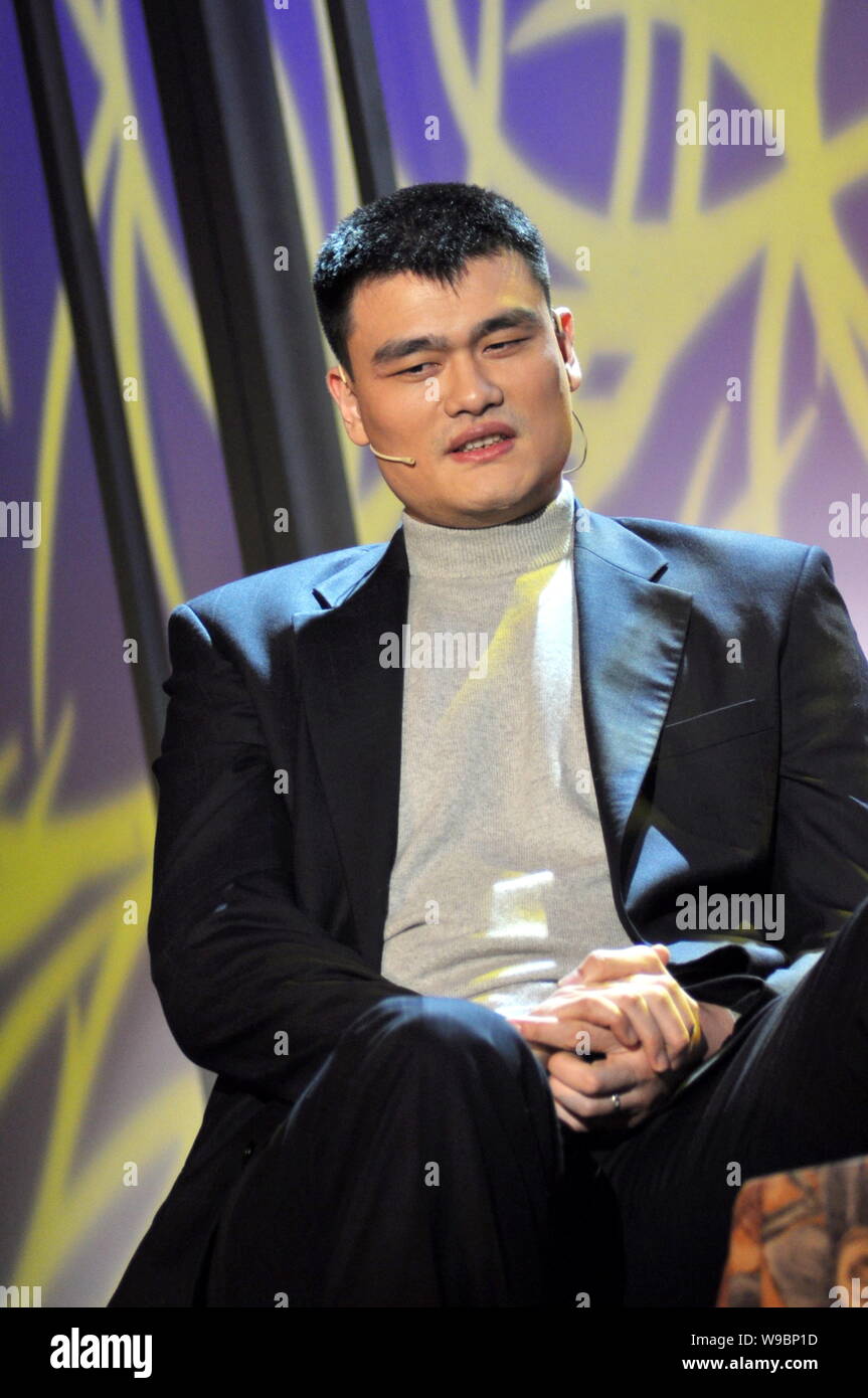 NBA superstar chinois Yao Ming est interviewé par le comédien de ...