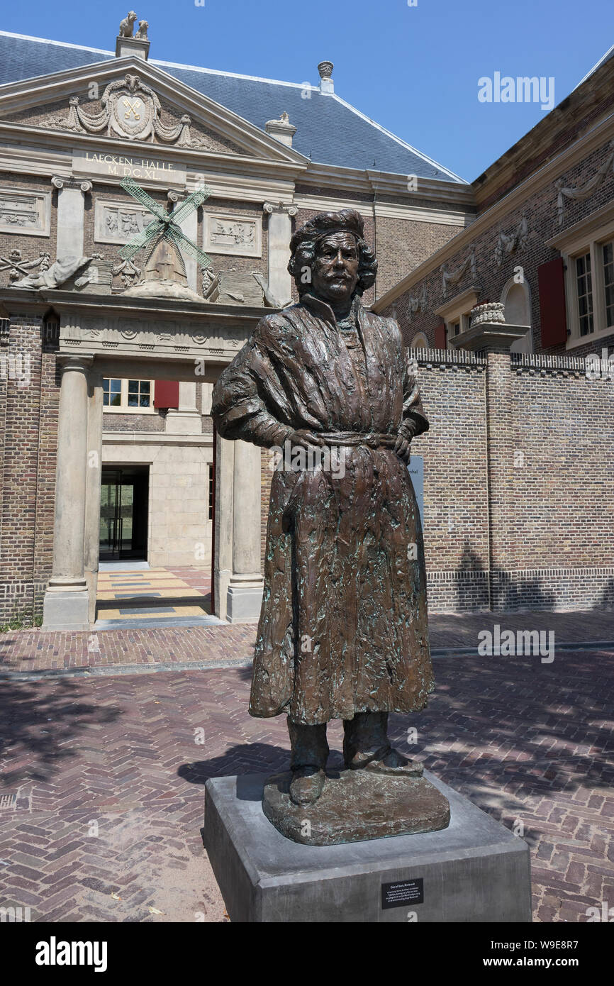 Rembrandt statue leiden Banque de photographies et d’images à haute ...