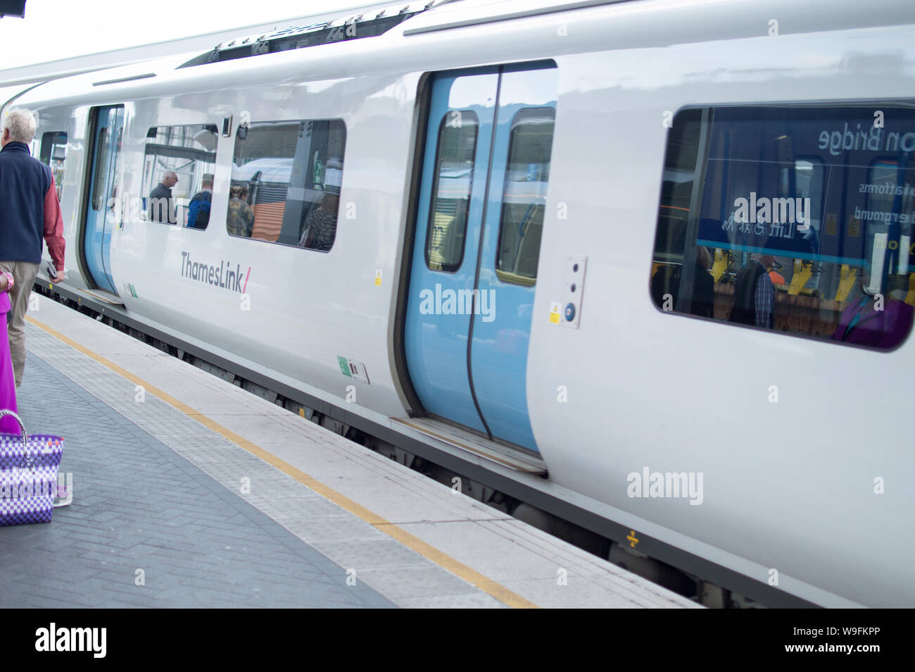 Thameslink train Banque de photographies et d’images à haute résolution ...