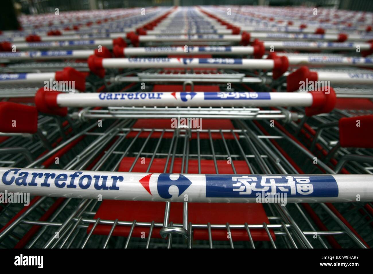 Carrefour supermarket in beijing 2006 Banque de photographies et d ...
