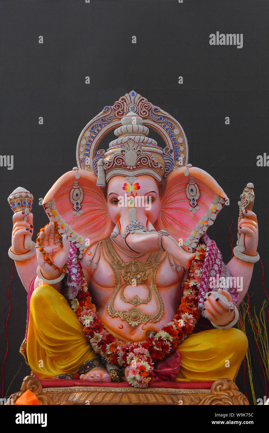 Idole anthropomorphique Banque de photographies et d’images à haute ...