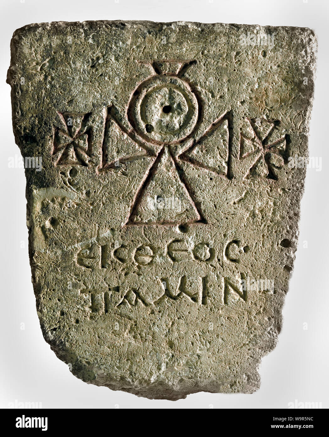 Limestone funerary stele Banque de photographies et d’images à haute ...