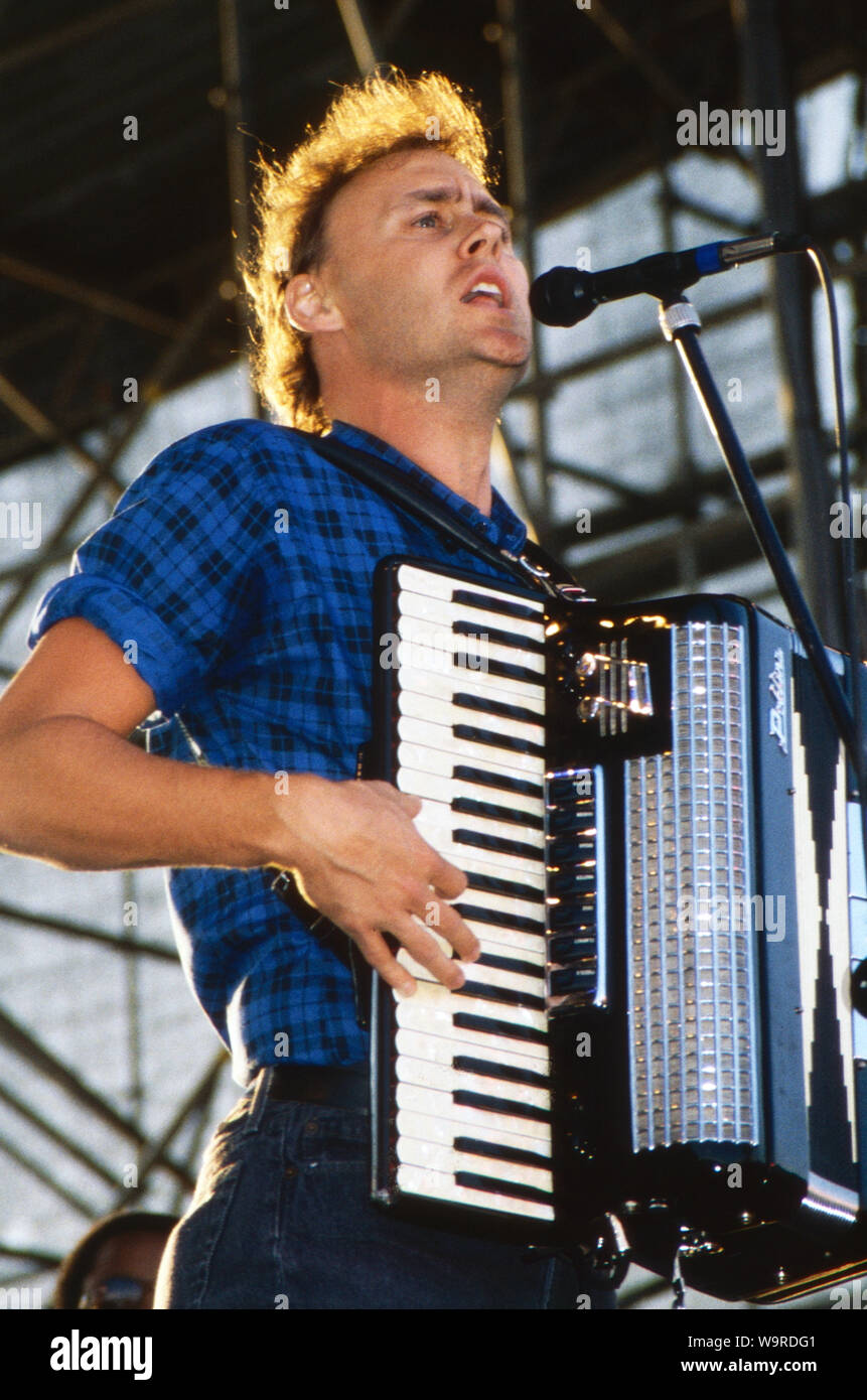 American bluegrass singer Banque de photographies et d’images à haute ...