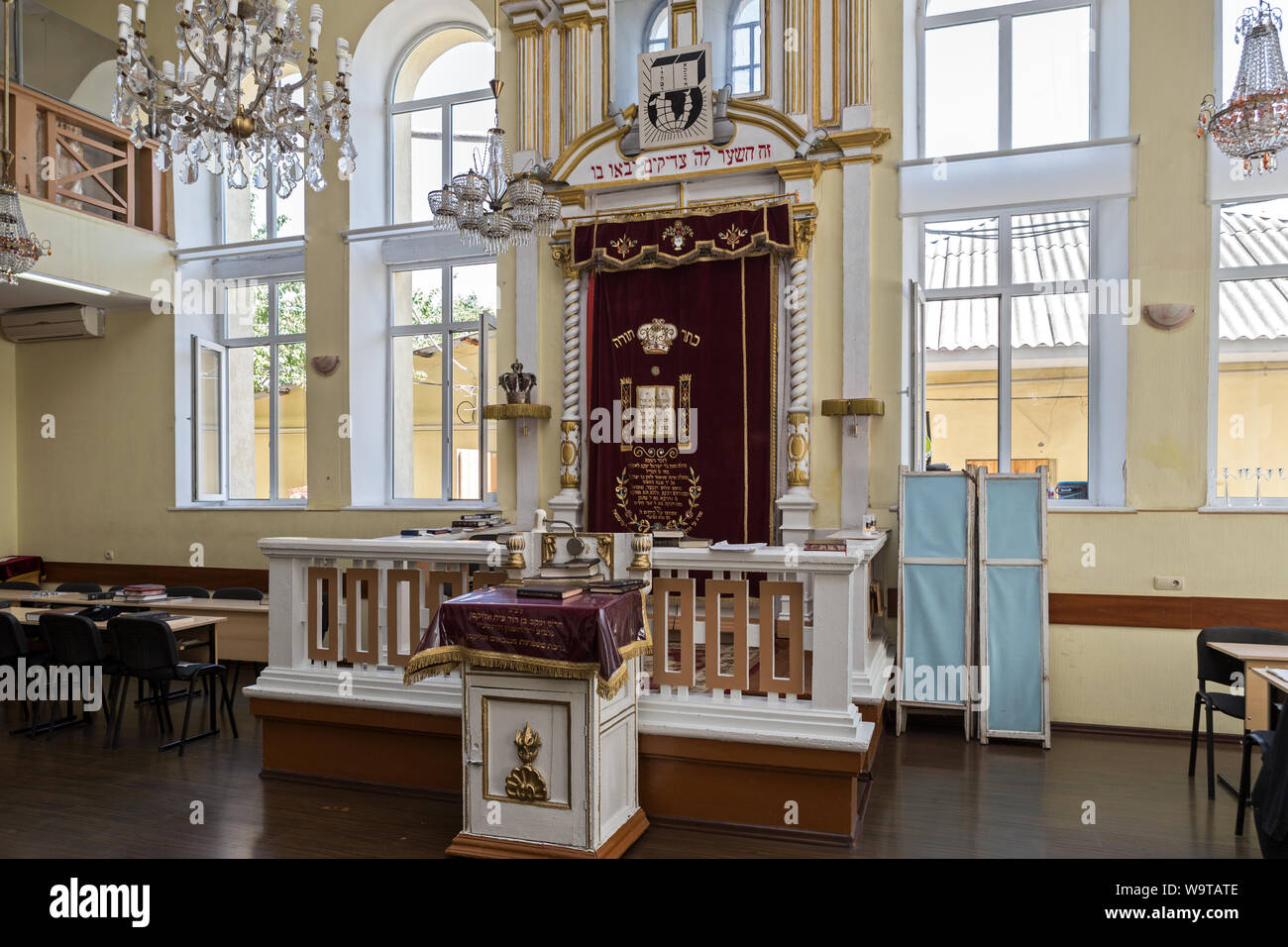 L'intérieur, synagogue, Chisinau, Moldova, montrant Bimah (plate-forme ...
