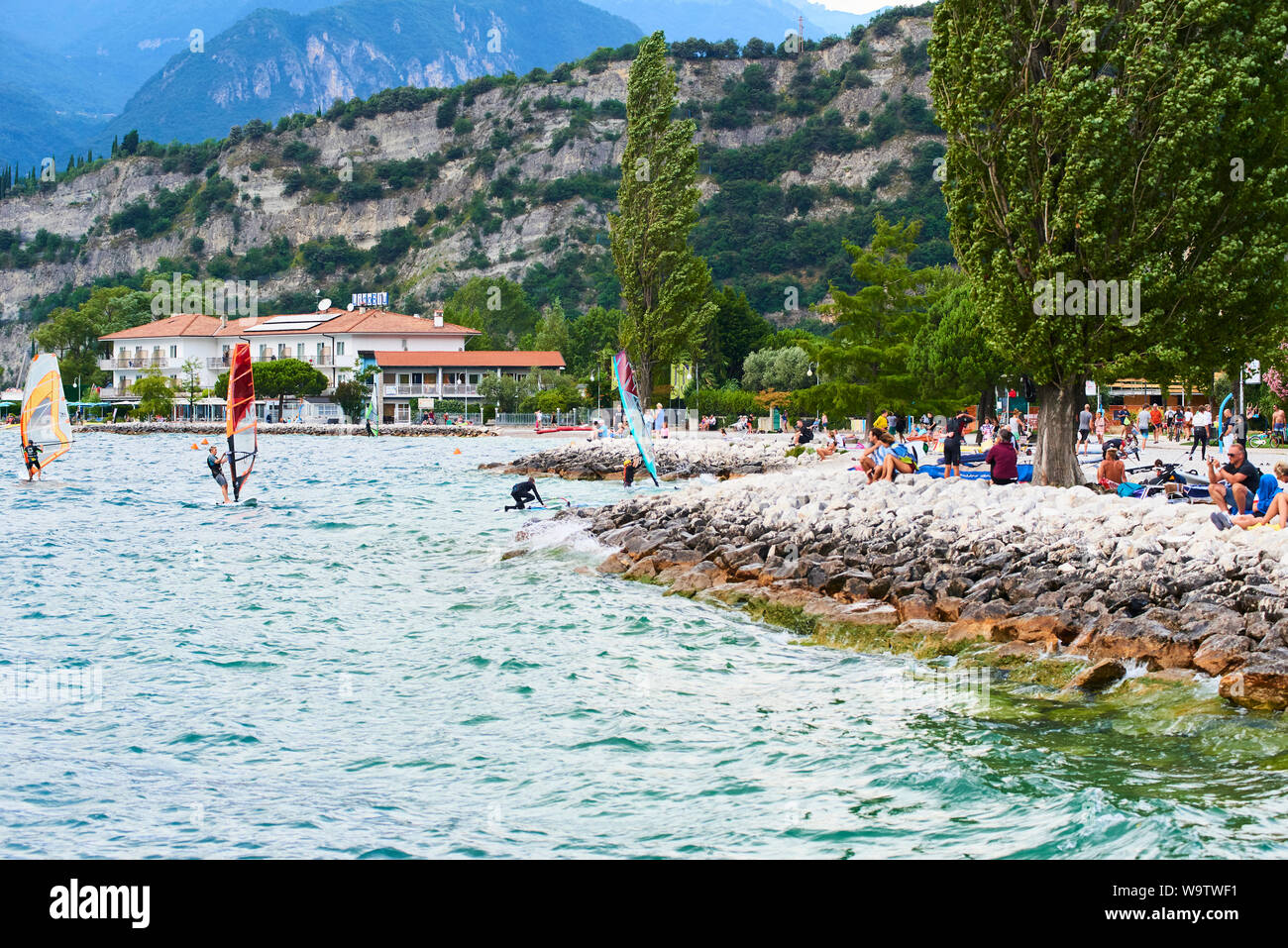 Torbole - Nago, Lago di Garda (Lago Benaco), Italie planche à voile sur ...