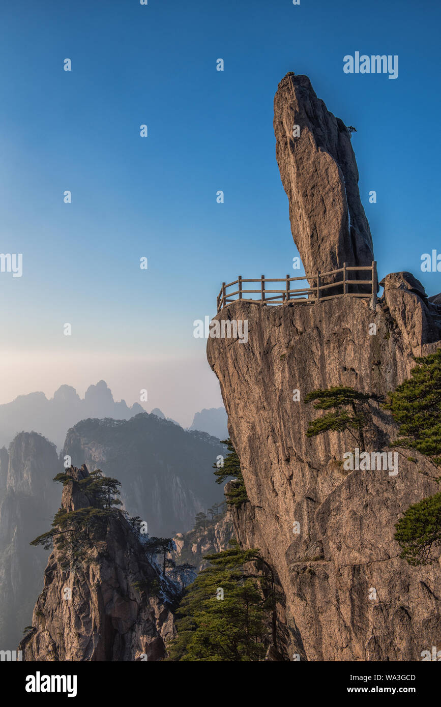 Huangshan mountain china tourist Banque de photographies et d’images à haute résolution - Alamy